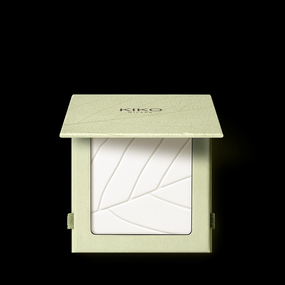 Makeup Fixers for a long-lasting makeup: spray and powder | KIKO